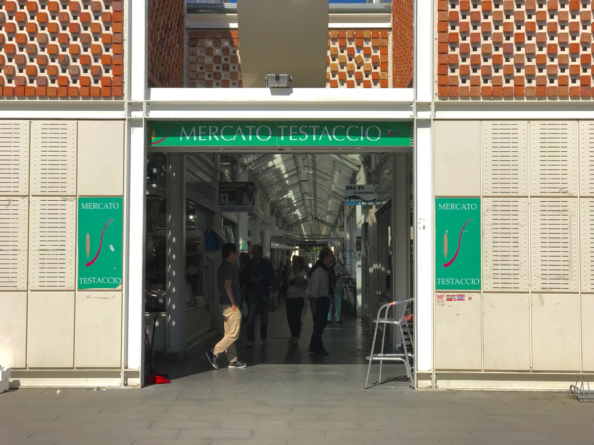 Testaccio Market, Rome. Food, clothing, relaxation. – gregsitaly